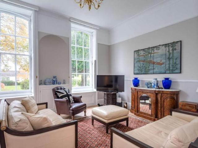 2 Bedroom Apartment London London LS100089791