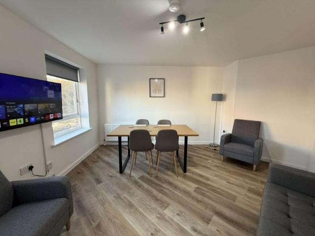 2 Bedroom Apartment London London LS100089859