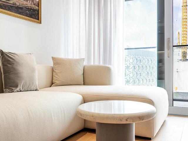 2 Bedroom Apartment London London LS101482660