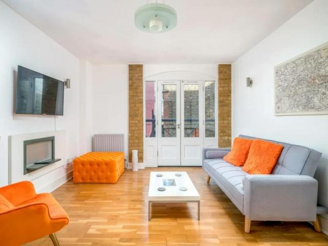 2 Bedroom Apartment London London LS101484097