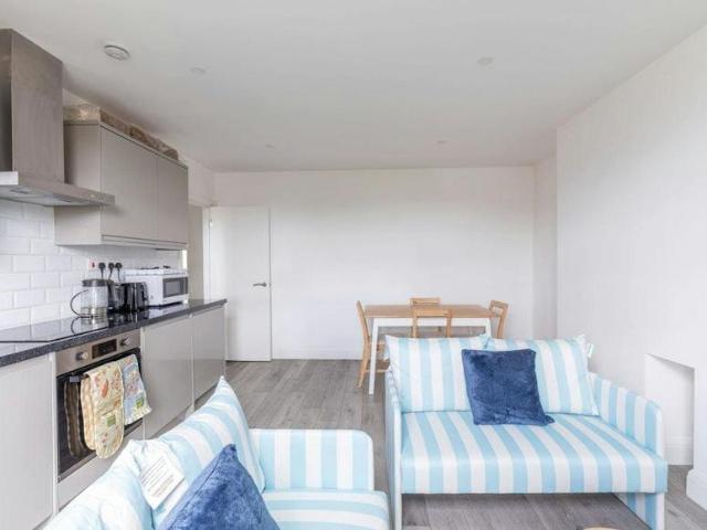 2 Bedroom Apartment London London LS101587689