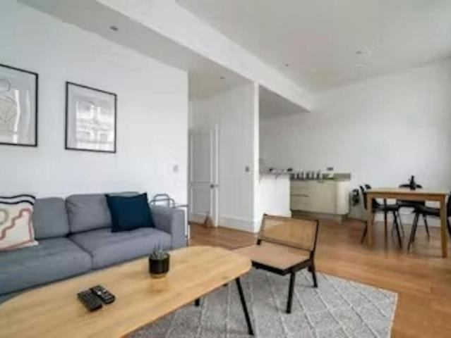 2 Bedroom Apartment London London LS101587718