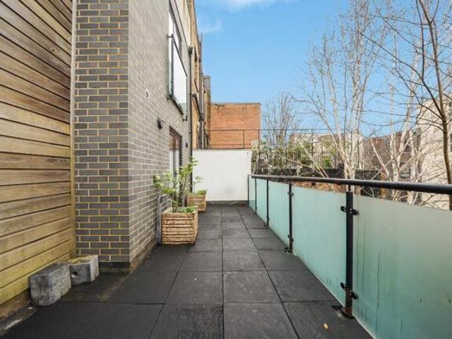 2 Bedroom Apartment London London LS101648984