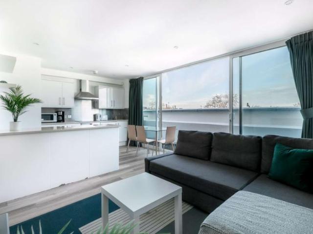 2 Bedroom Apartment London London LS101671488