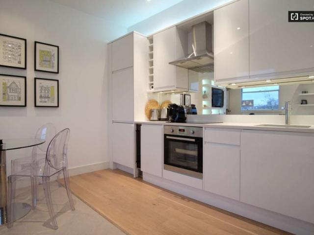 2 Bedroom Apartment London London LS101671597