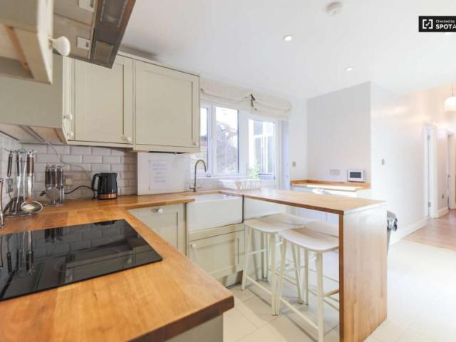 2 Bedroom Apartment London London LS101672015