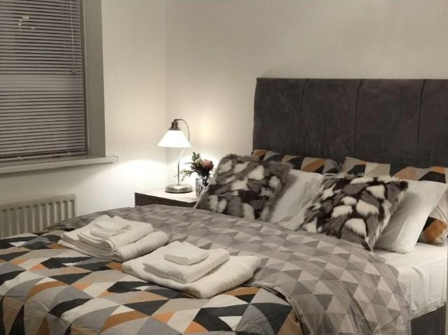 2 Bedroom Apartment London London LS101735104
