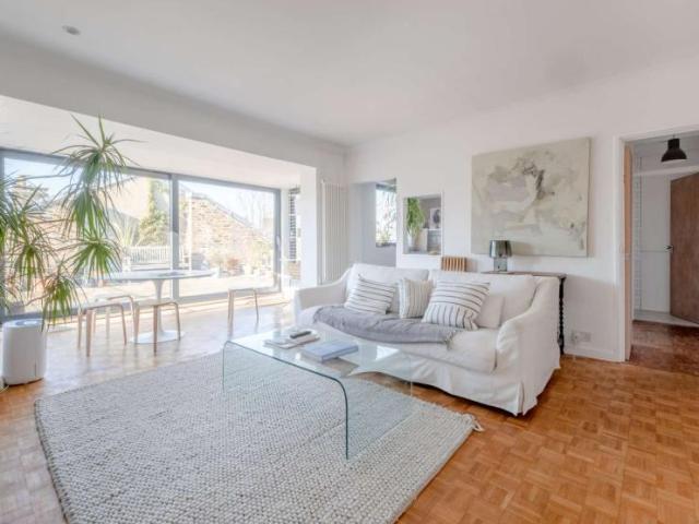 2 Bedroom Apartment London London LS101765245