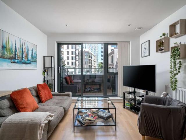 2 Bedroom Apartment London London LS101771930