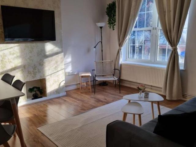2 Bedroom Apartment London London LS101771314