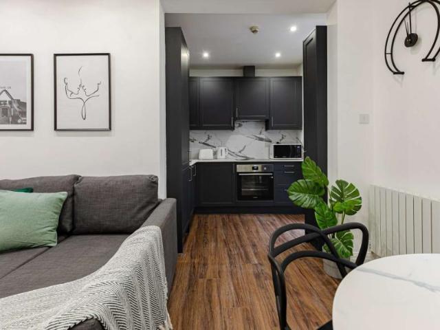 2 Bedroom Apartment London London LS101806420