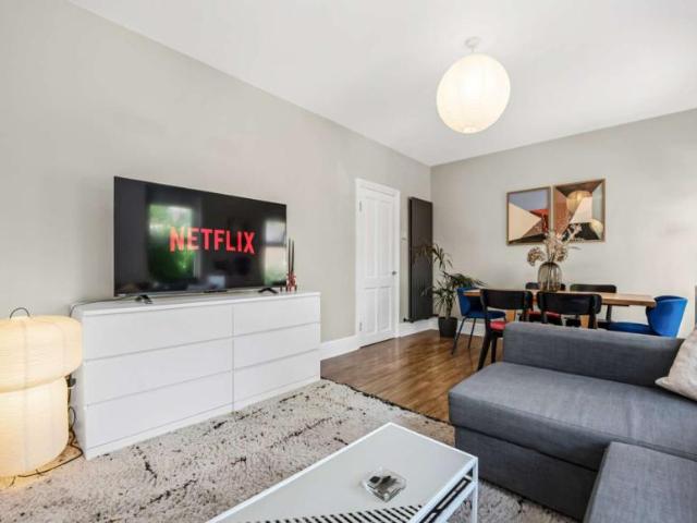 2 Bedroom Apartment London London LS101810468