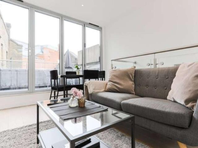 2 Bedroom Apartment London London LS101816274