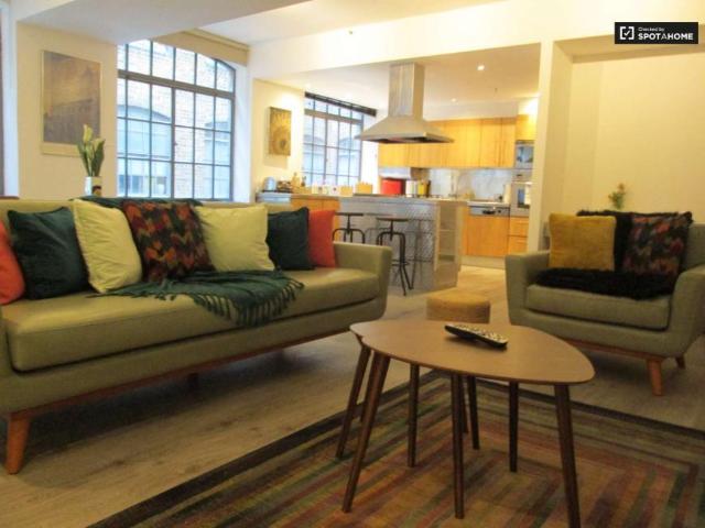 2 Bedroom Apartment London London LS101819950