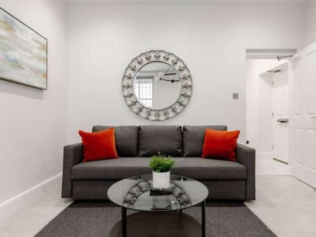 2 Bedroom Apartment London London LS101819996
