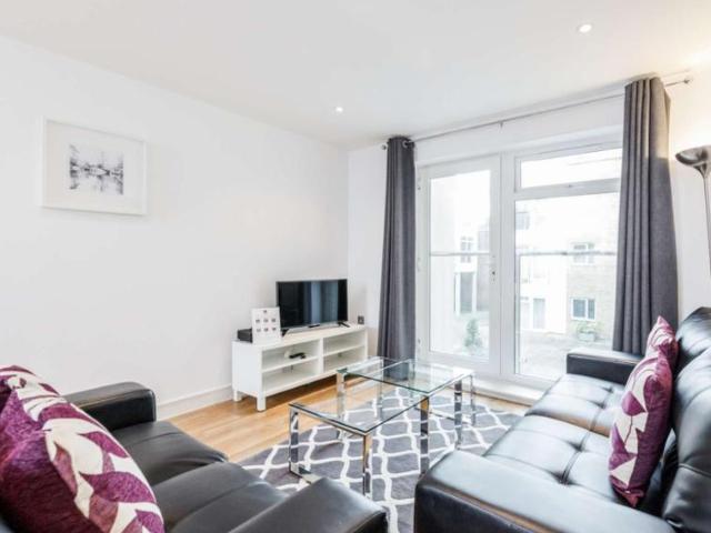 2 Bedroom Apartment London London LS101821552