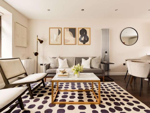 2 Bedroom Apartment London London LS101821362