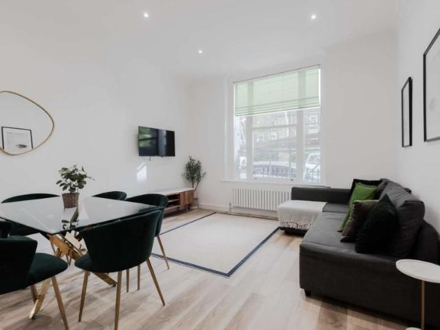 2 Bedroom Apartment London London LS101821365