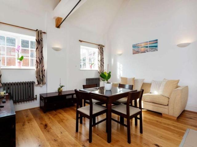 2 Bedroom Apartment London London LS101822331