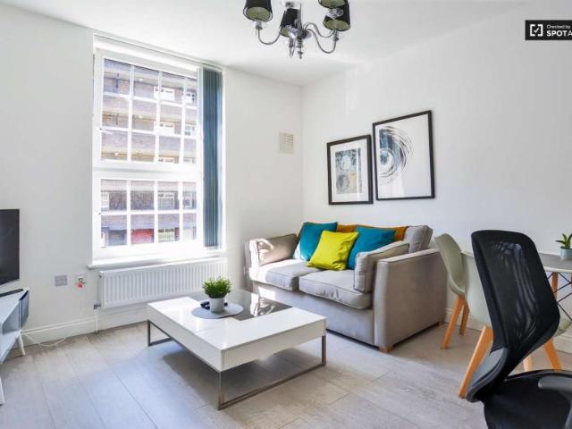2 Bedroom Apartment London London LS101823528