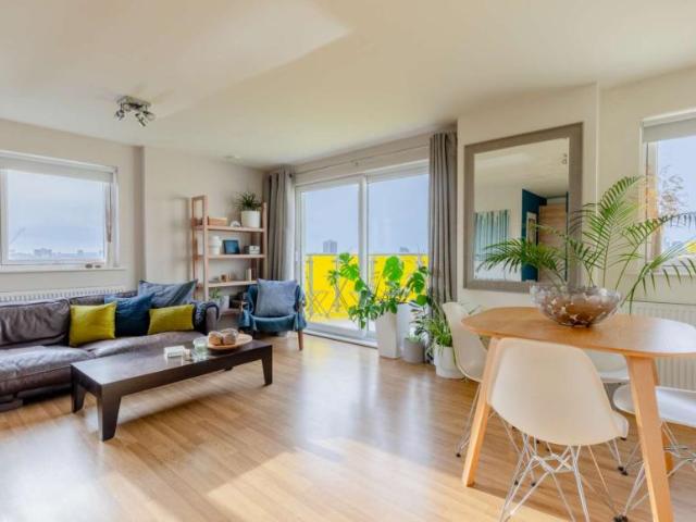 2 Bedroom Apartment London London LS101823099