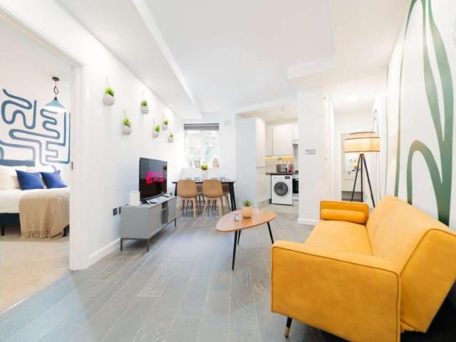 2 Bedroom Apartment London London LS101842721