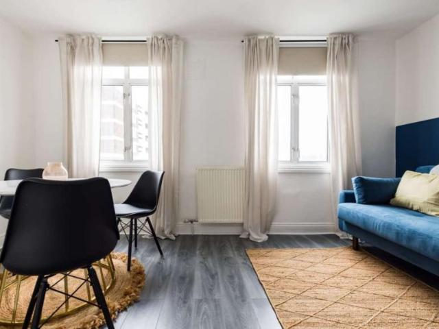 2 Bedroom Apartment London London LS101842955