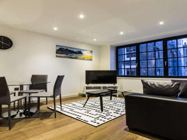 2 Bedroom Apartment London London LS101846964