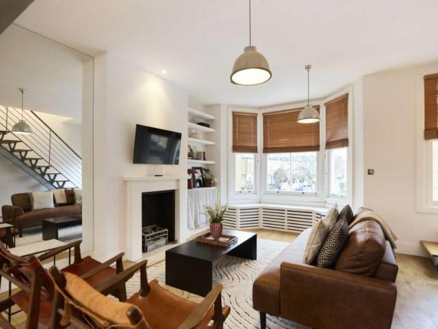 2 Bedroom Apartment London London LS101849416