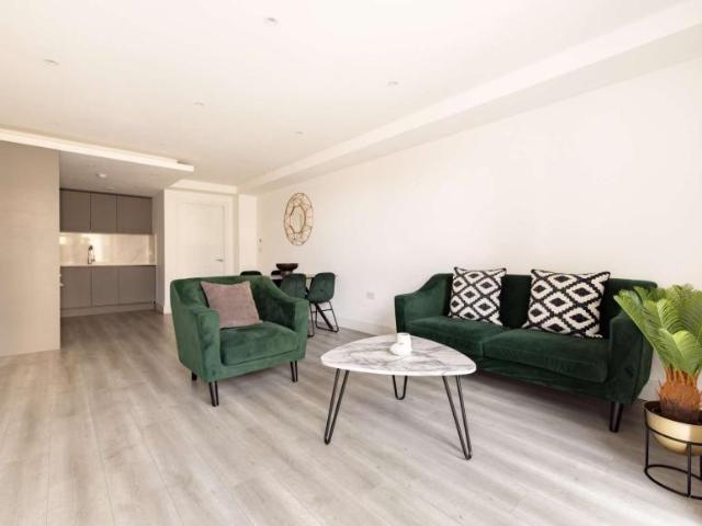2 Bedroom Apartment London London LS101849584