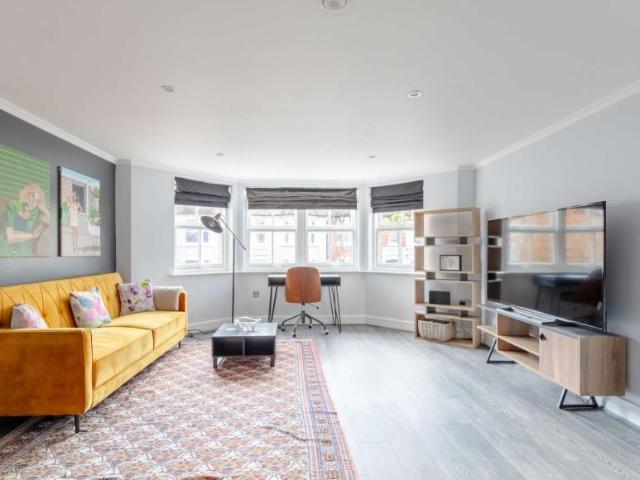 2 Bedroom Apartment London London LS101853728