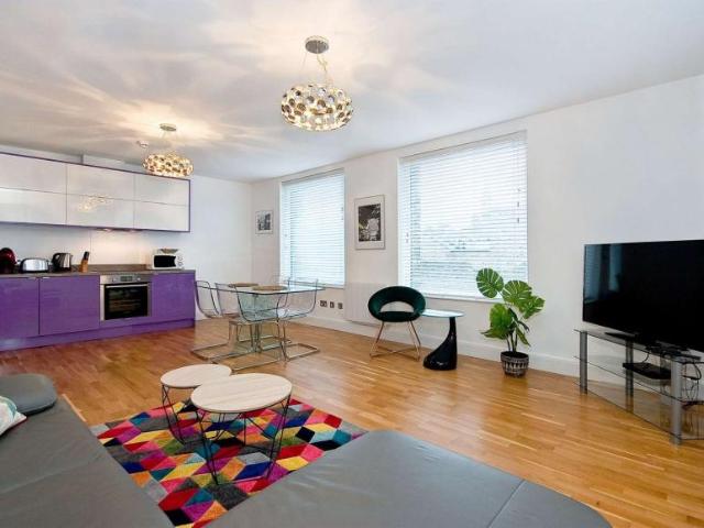 2 Bedroom Apartment London London LS101853977