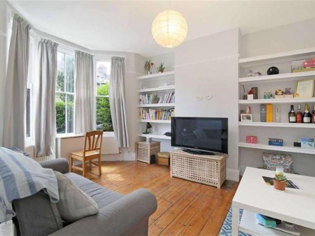 2 Bedroom Apartment London London LS101854031