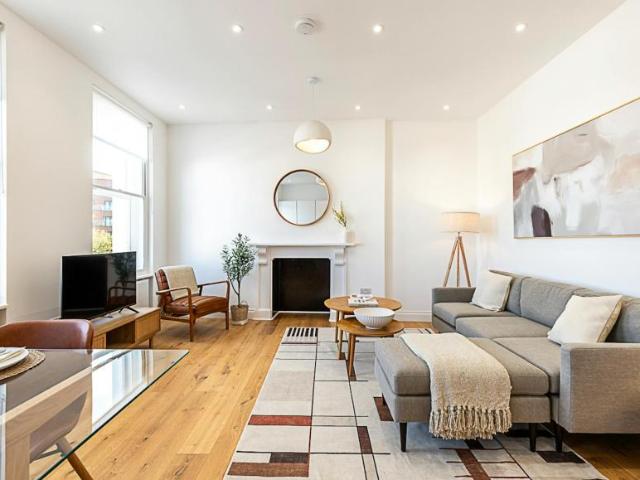 2 Bedroom Apartment London London LS101111723