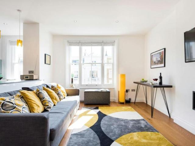 2 Bedroom Apartment London London LS101343632