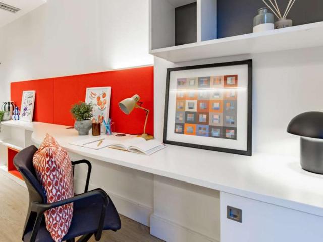 2 Bedroom Apartment London London LS102401514