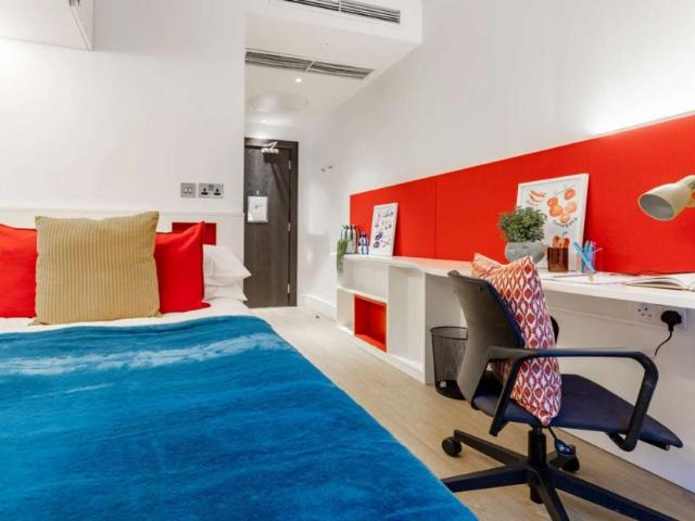 2 Bedroom Apartment London London LS102401568