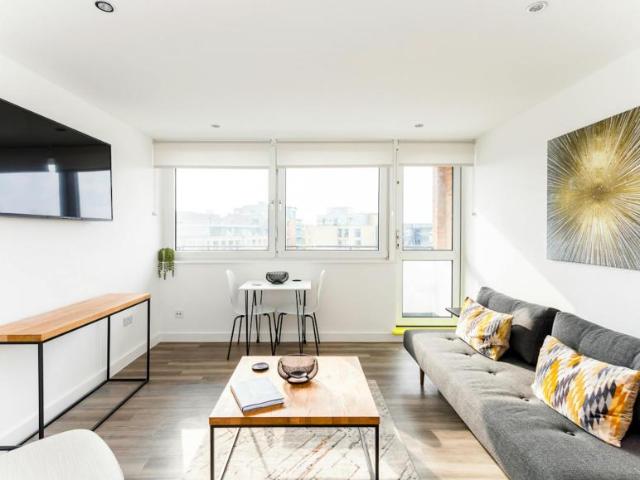 2 Bedroom Apartment London London LS102436585