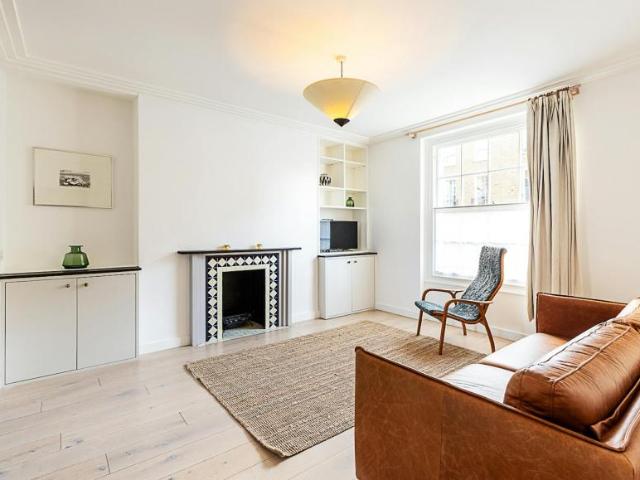 2 Bedroom Apartment London London LS102436329