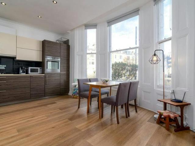 2 Bedroom Apartment London London LS102589199