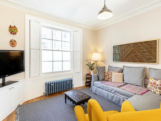 2 Bedroom Apartment London London LS102953362