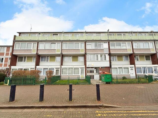 2 Bedroom Apartment Londres Great London LS100398377