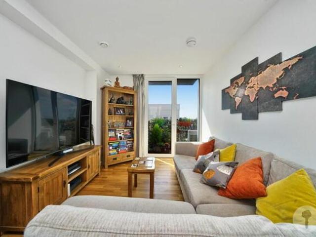 2 Bedroom Apartment Londres Great London LS99344764