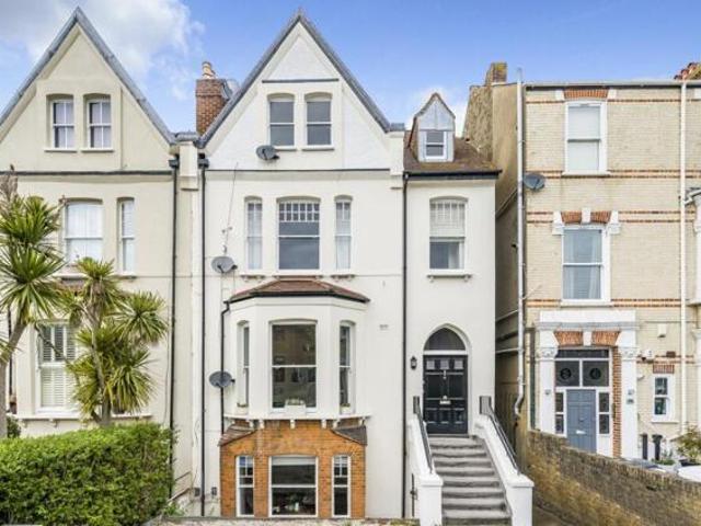 2 Bedroom Apartment Londres Greater London 100132560