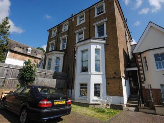 2 Bedroom Apartment Londres Greater London 100502817