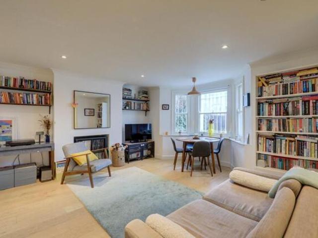 2 Bedroom Apartment Londres Greater London 100786718