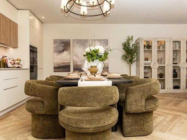 2 Bedroom Apartment Londres Greater London 100855039
