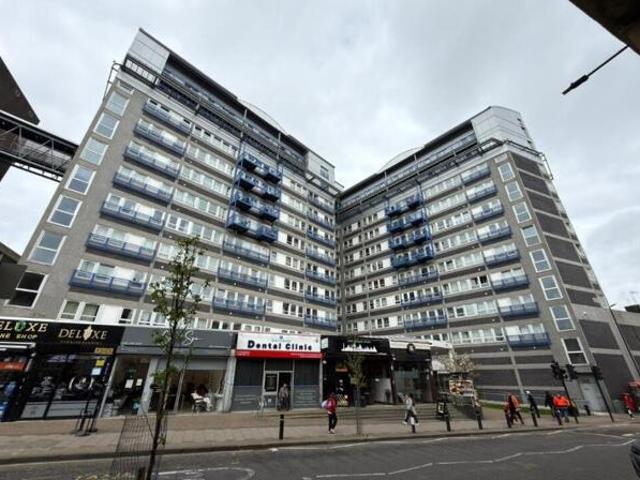 2 Bedroom Apartment Londres Greater London 101316429
