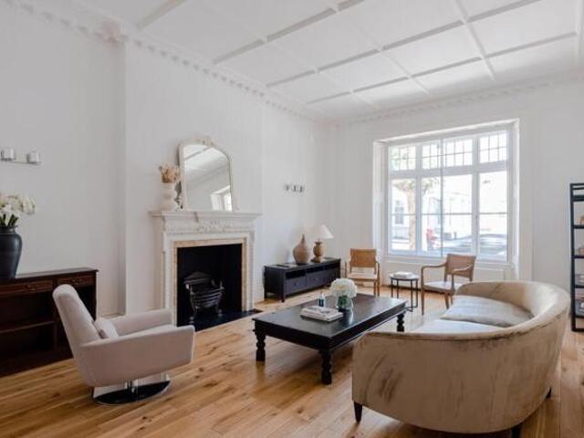 2 Bedroom Apartment Londres Greater London 98612256