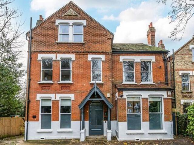 2 Bedroom Apartment Londres Greater London 98687576